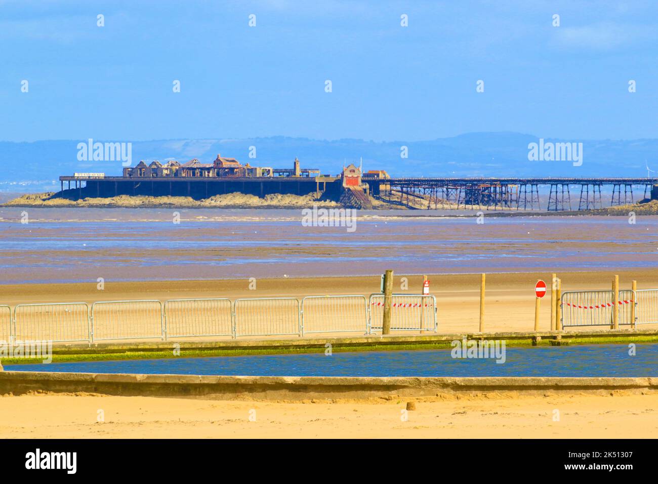 View of crowded Seafront Promenade at Weston-super-Mare beachhead ...