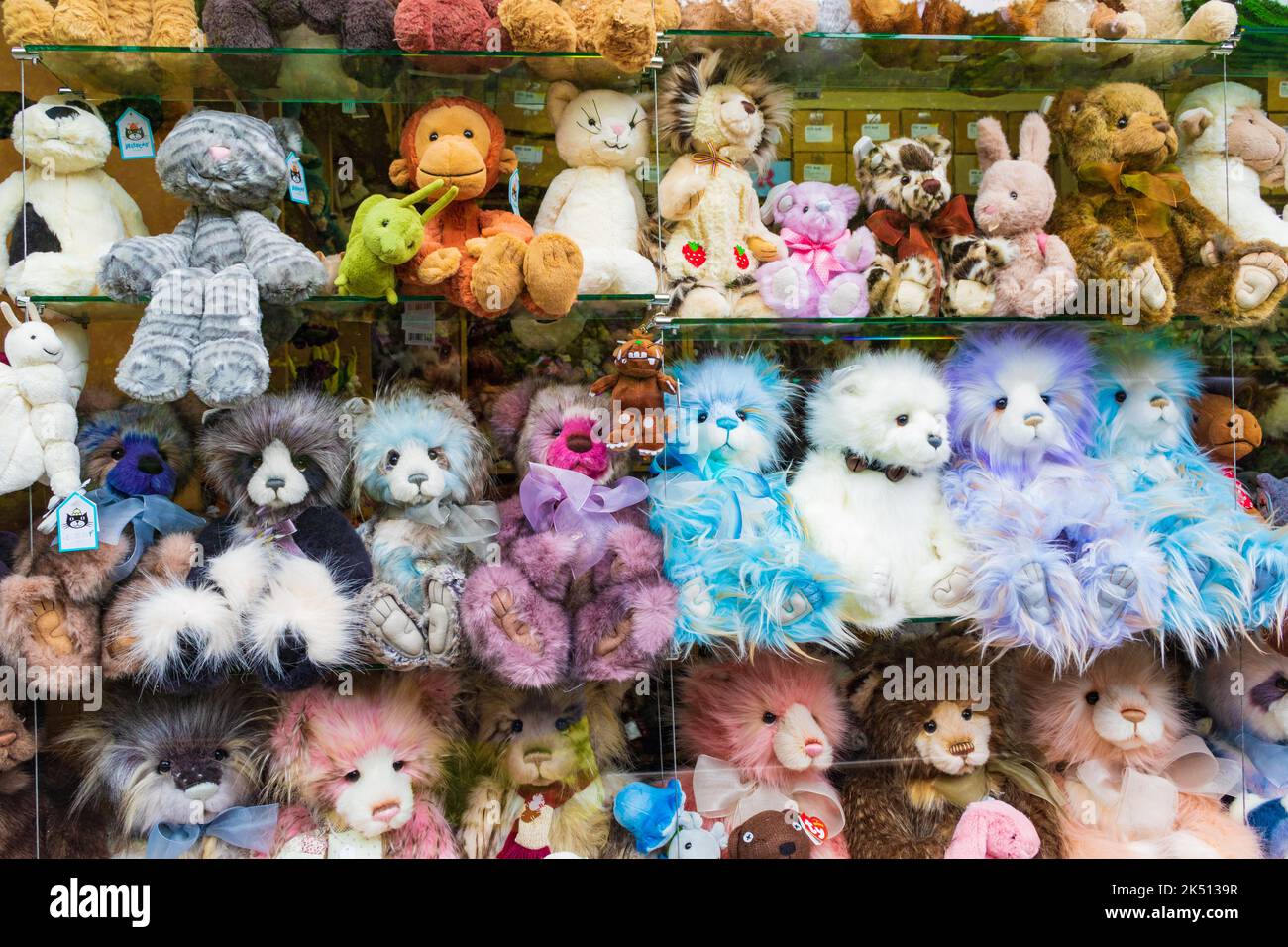 Prize stuffed animals carnival game hi-res stock photography and images ...