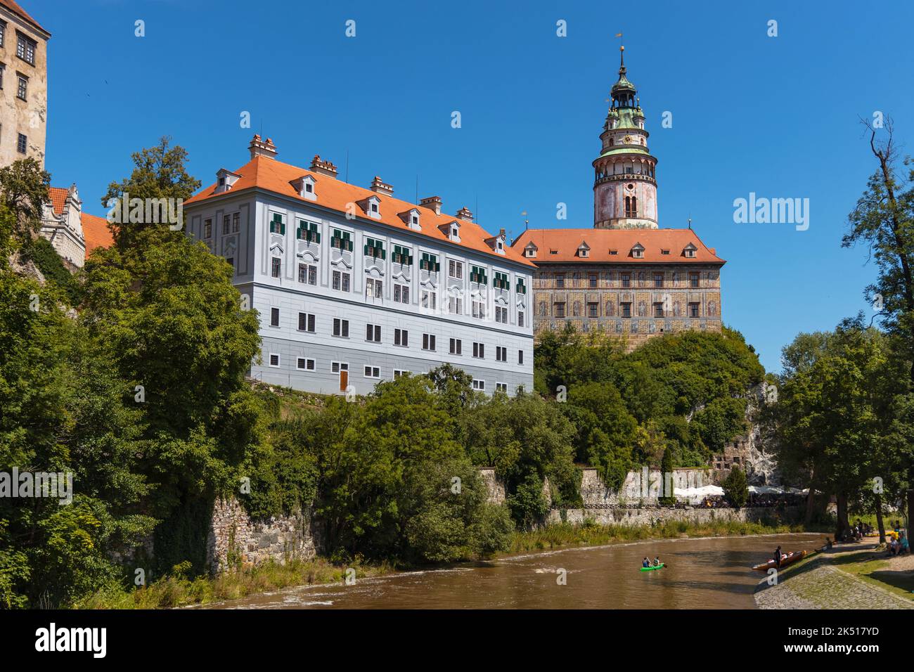 The view of the Cesky Krumlov castle from the Vltava river. Spectacular ...