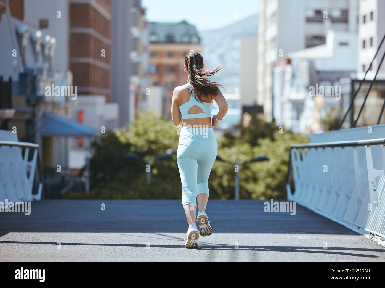 Back view young woman on street hi-res stock photography and images - Alamy