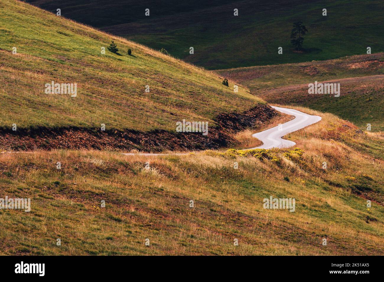 Empty winding road hi-res stock photography and images - Alamy