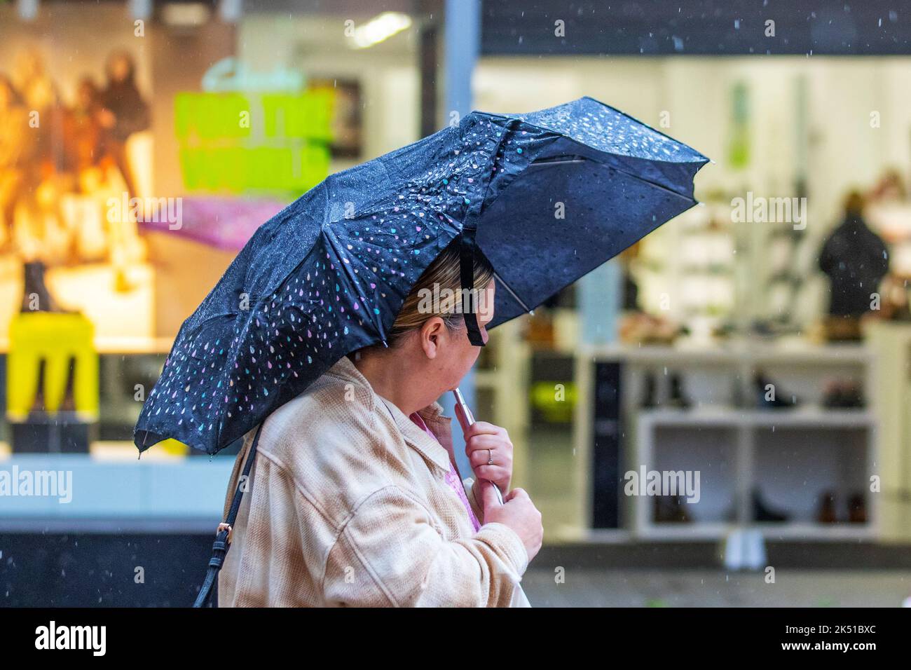Preston. UK Weather 5th Oct, 2022; Wet and windy start to the day in ...