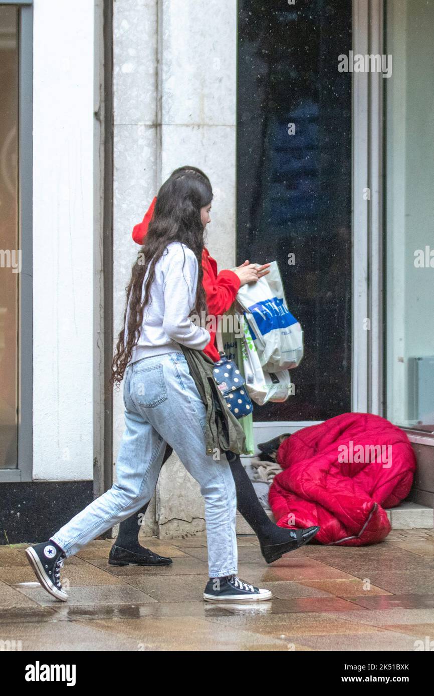 Preston. UK Weather 5th Oct, 2022; Wet and windy start to the day in ...