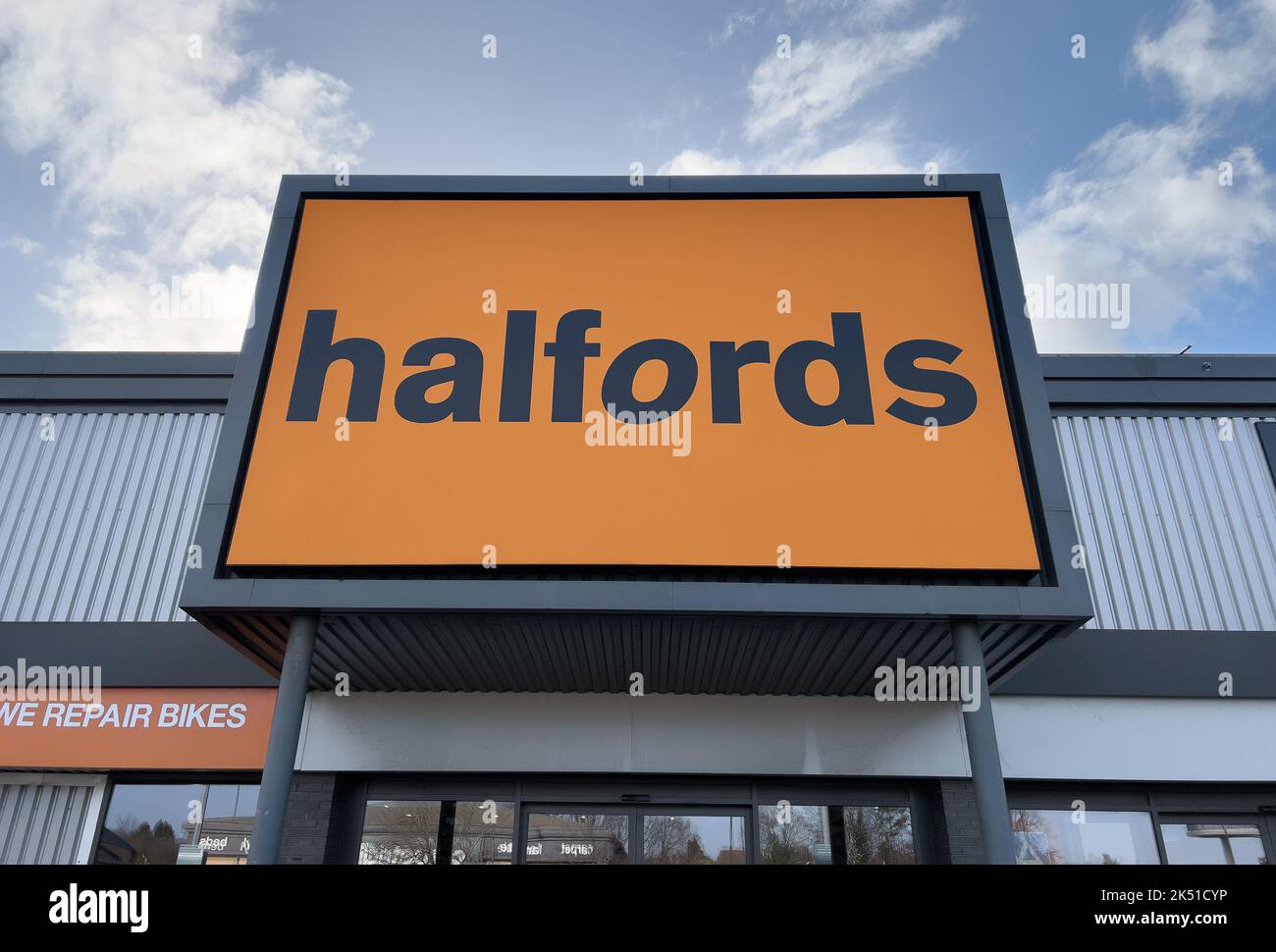 Halfords logo hi-res stock photography and images - Alamy