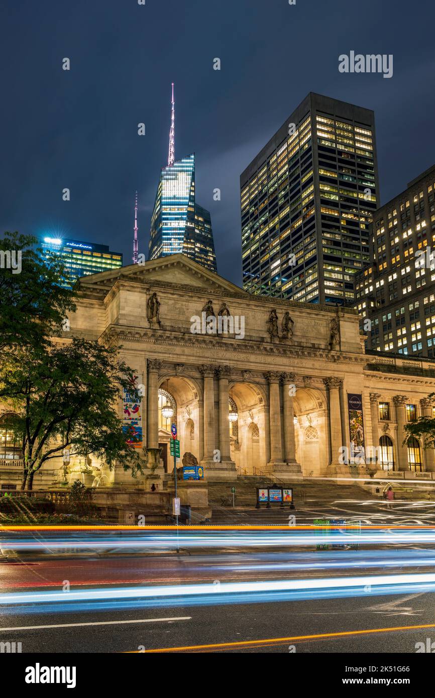 Night view of the New York Public Library, Manhattan, New York, USA ...
