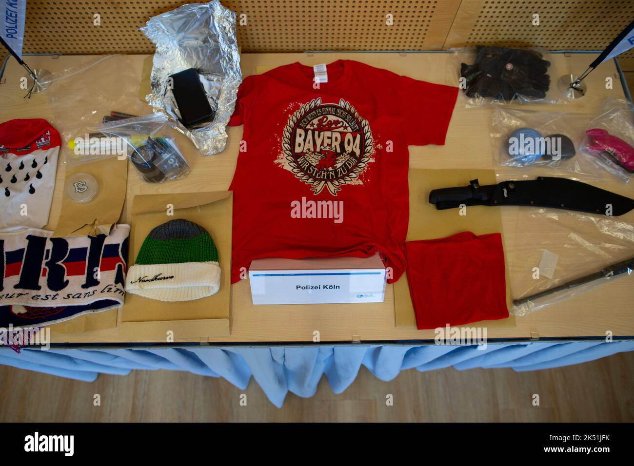 05 October 2022, North Rhine-Westphalia, Köln-Kalk: Seized items are on ...