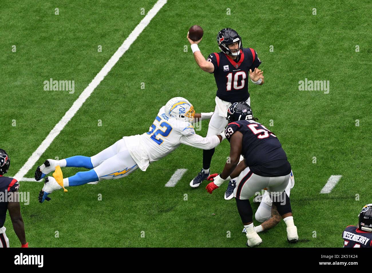 Los angeles chargers linebacker hi-res stock photography and images - Alamy