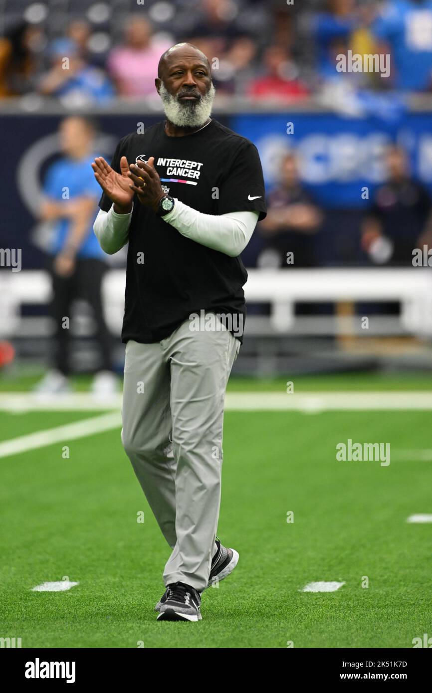 Houston Texans head coach Lovie Smith before the NFL Football Game ...