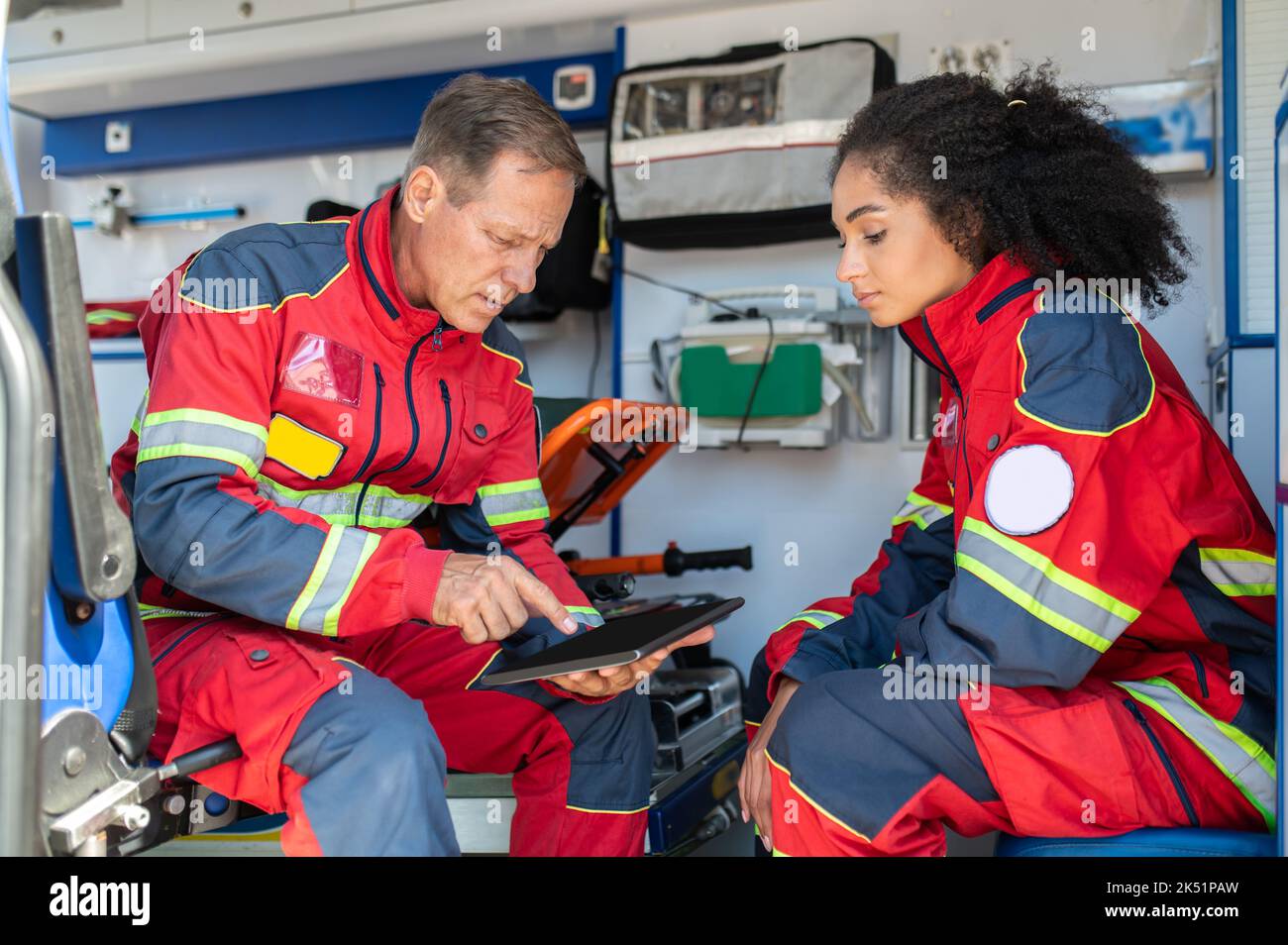 Two african paramedic ambulance hi-res stock photography and images - Alamy
