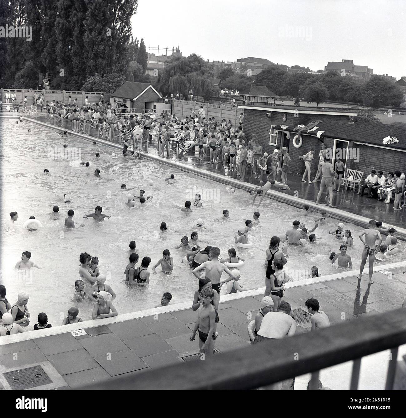 Stoke mandeville hospital in aylesbury hi-res stock photography and ...