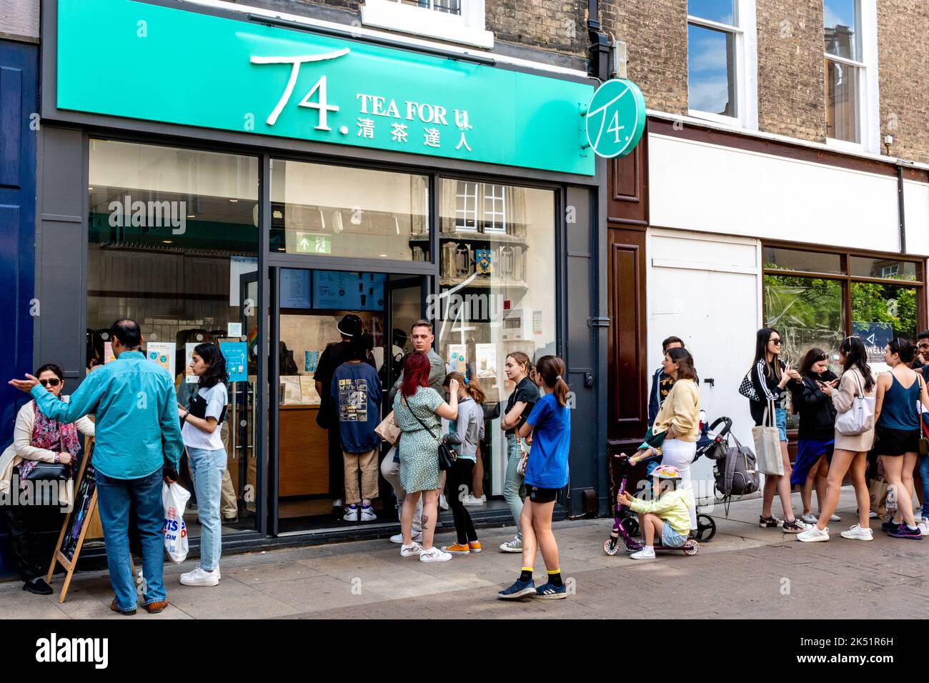A queue of customers wait their turn outside the T4 Tea for U bubble ...