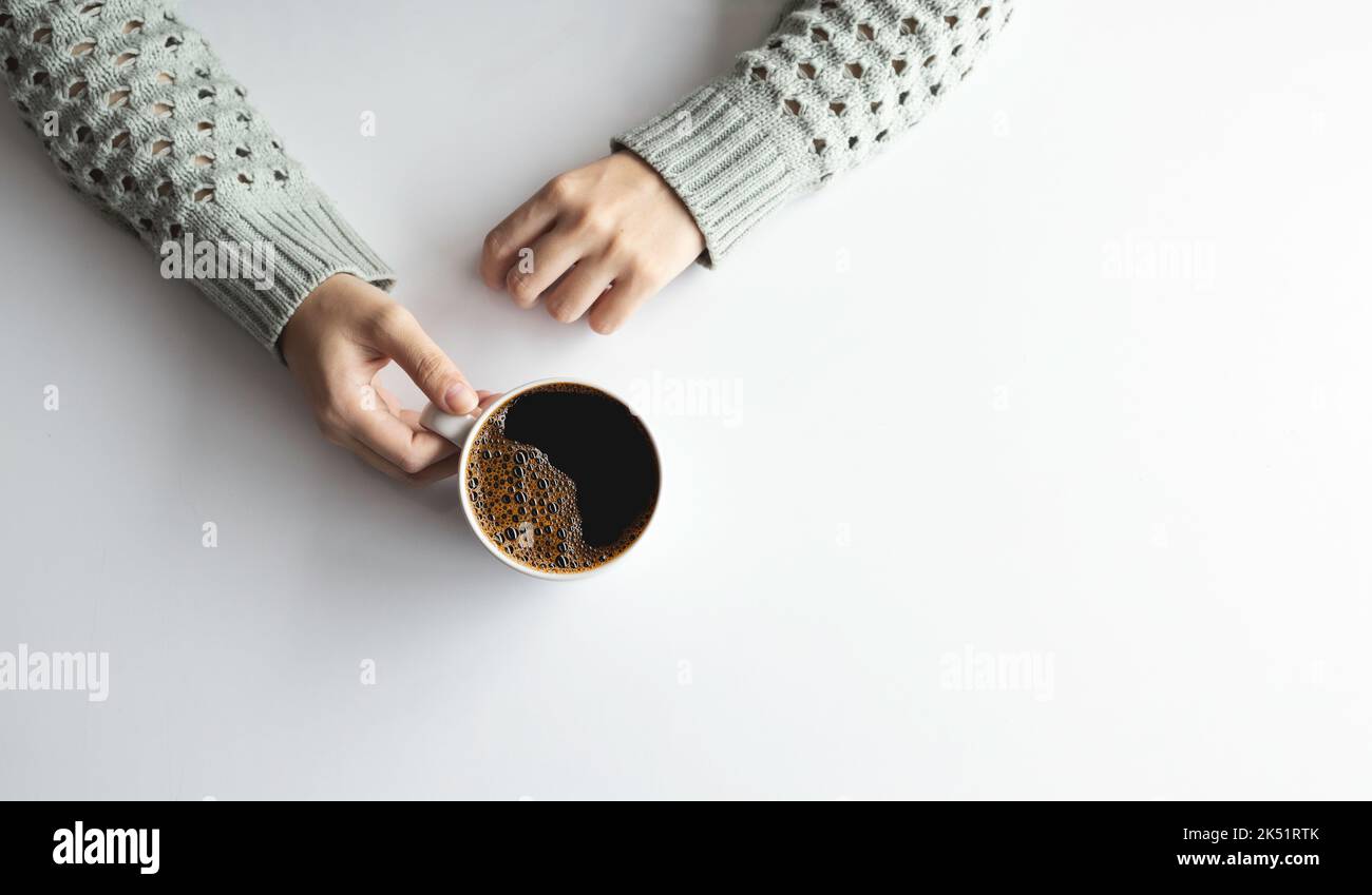 Old woman´s hands holding coffee hi-res stock photography and images ...