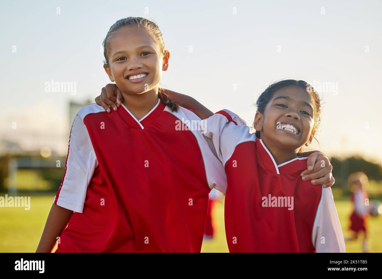 Soccer girls team hug hi-res stock photography and images - Alamy