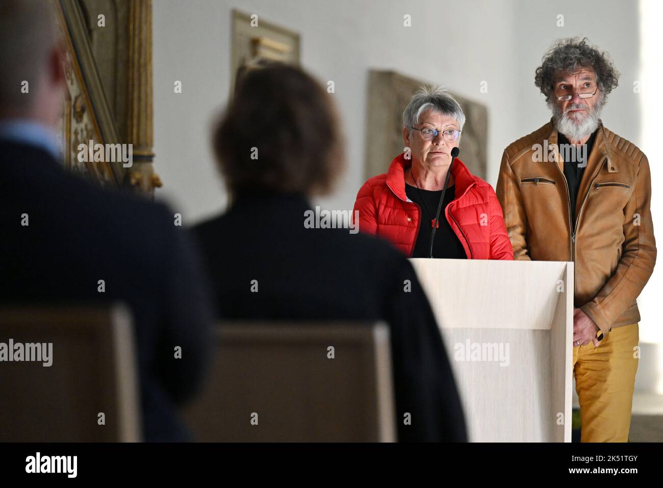 Erfurt, Germany. 05th Oct, 2022. Barbara and Matthias Sengewald stand ...
