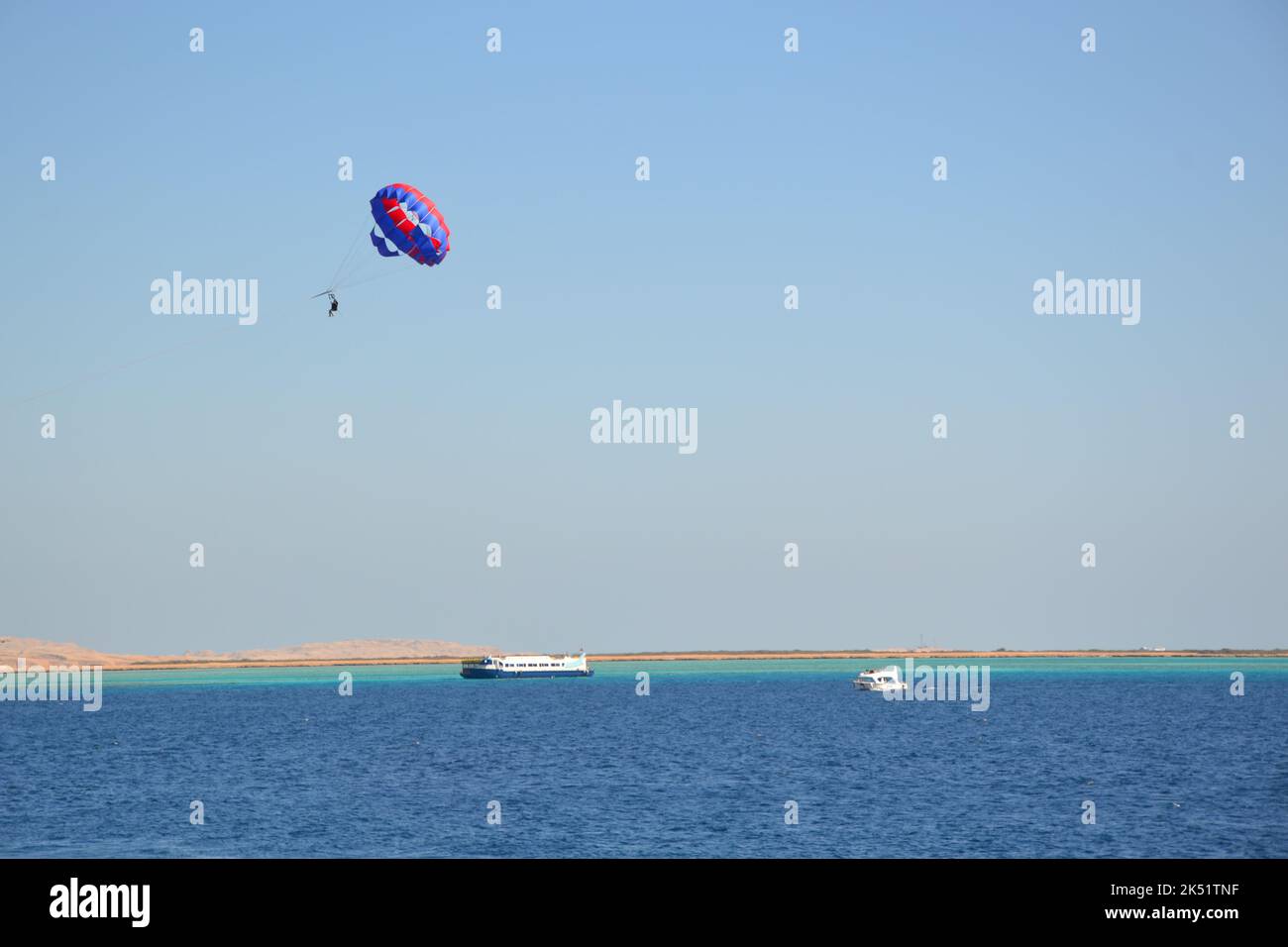 Parachute egypt hi-res stock photography and images - Alamy