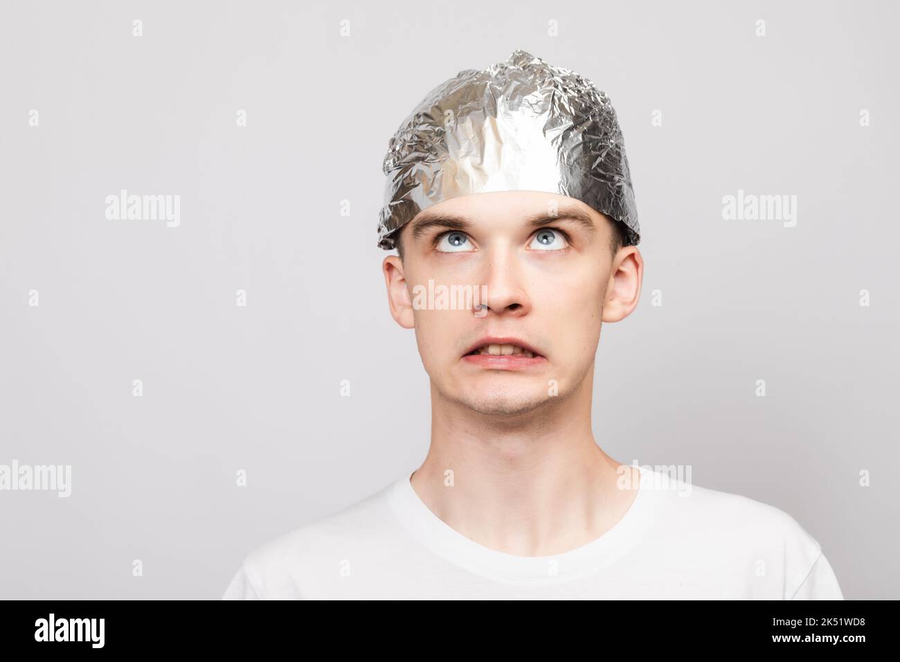 Mind reading helmet hi-res stock photography and images - Alamy