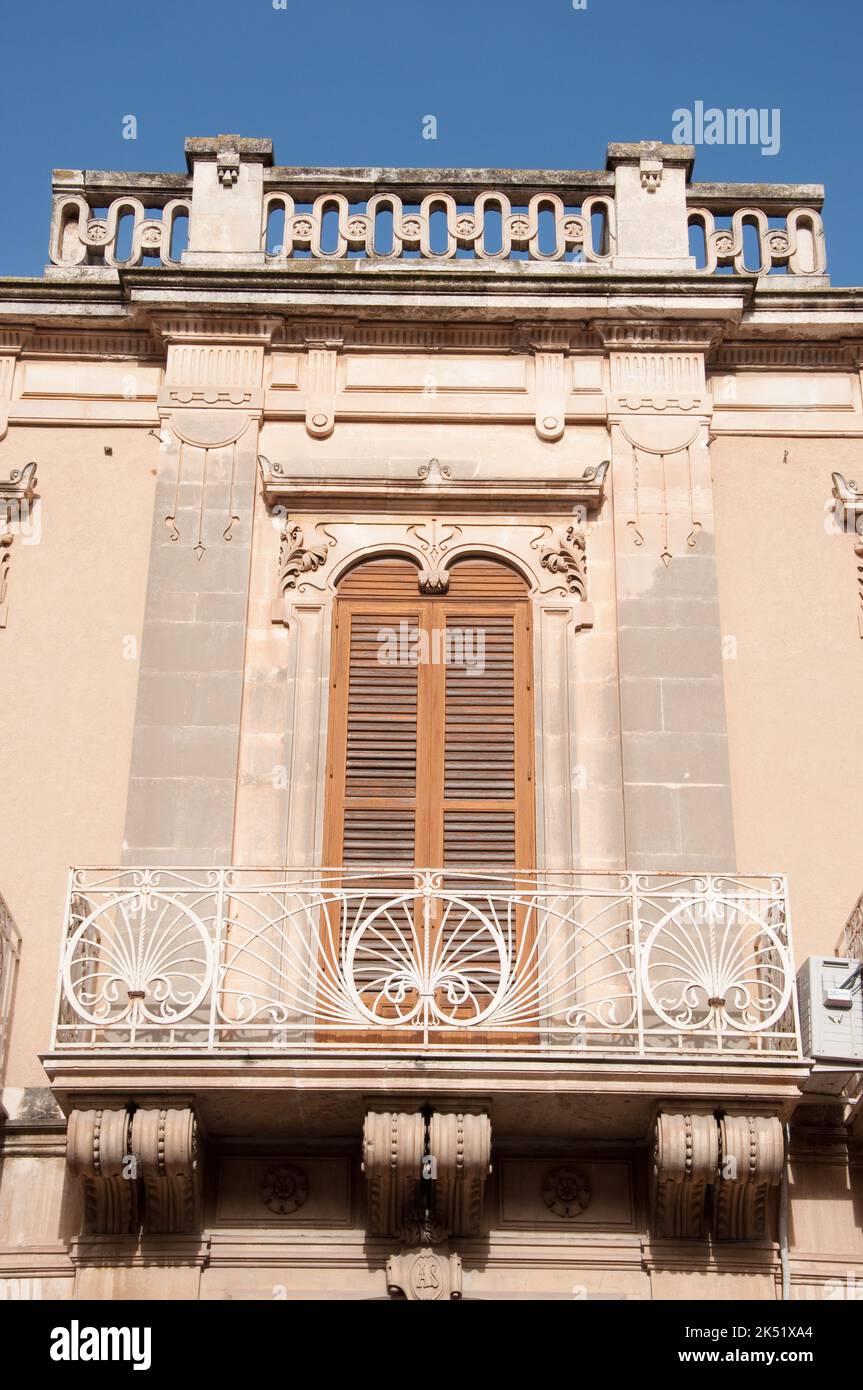 Baroque windows hi-res stock photography and images - Alamy