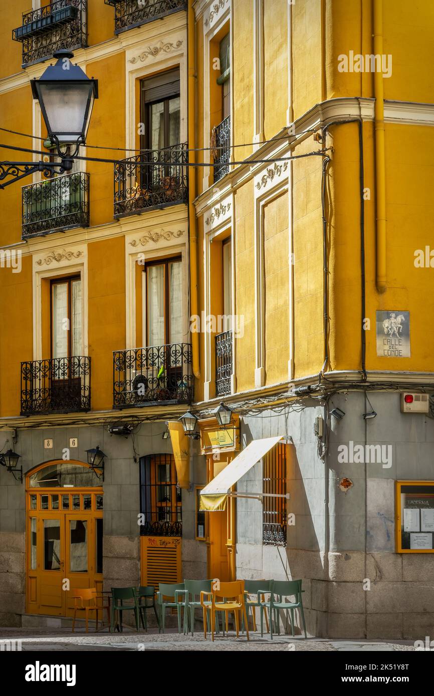 Old spanish town street hi-res stock photography and images - Alamy