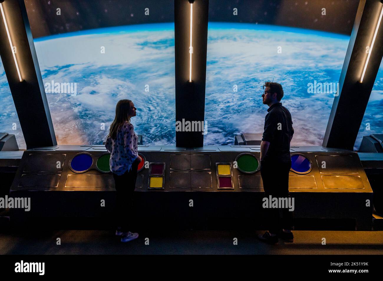 London, UK. 5th Oct, 2022. The Observation deck with a moving view of ...