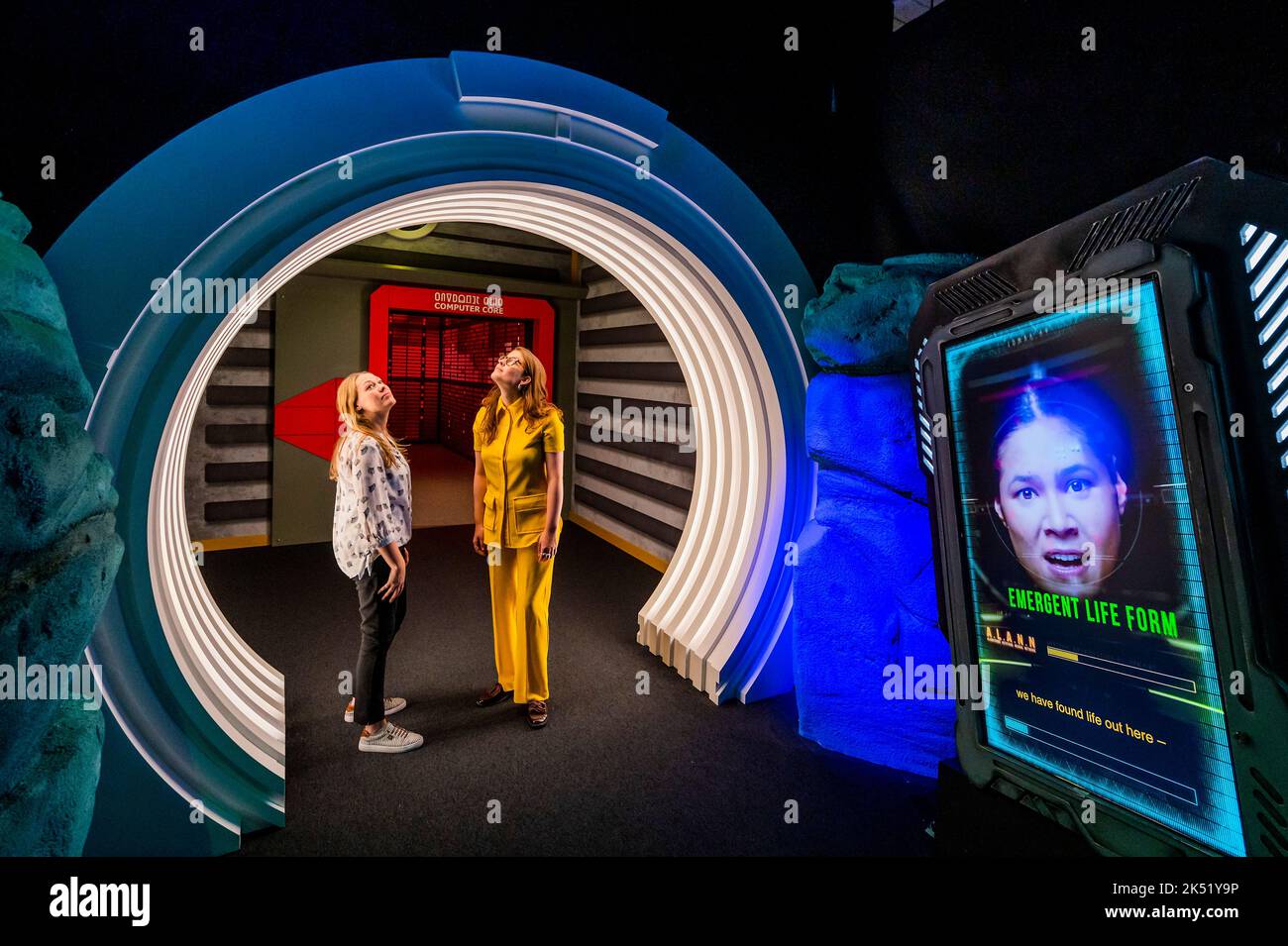 London, UK. 5th Oct, 2022. 'Wormhole jump gate' in to and out of the ...