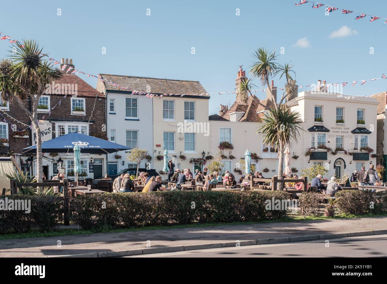 Kings head pub beach street hi-res stock photography and images - Alamy