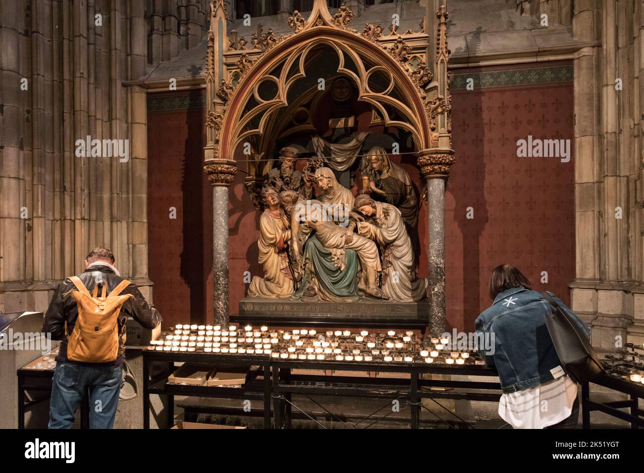 Jesus taken down from cross hi-res stock photography and images - Alamy