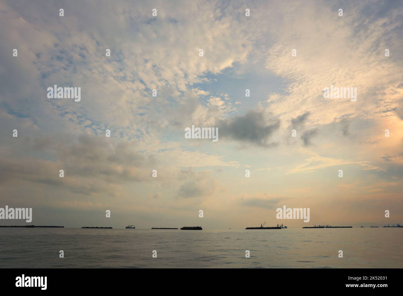 Cargo ships moored in the bay of Koh Sichang to unload goods, Sea view ...
