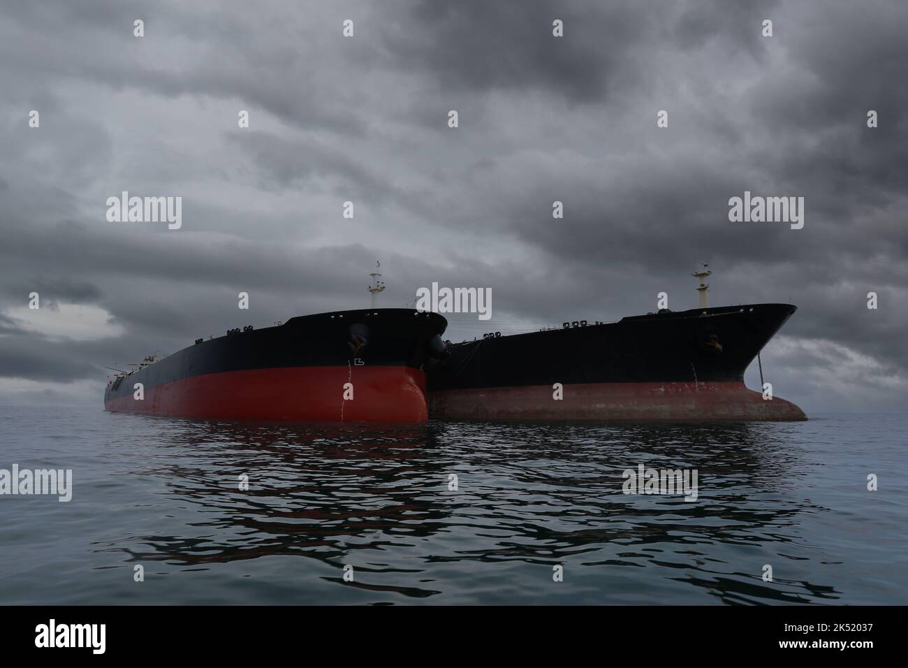 Cargo ships moored in the bay of Koh Sichang to unload goods, Sea view ...
