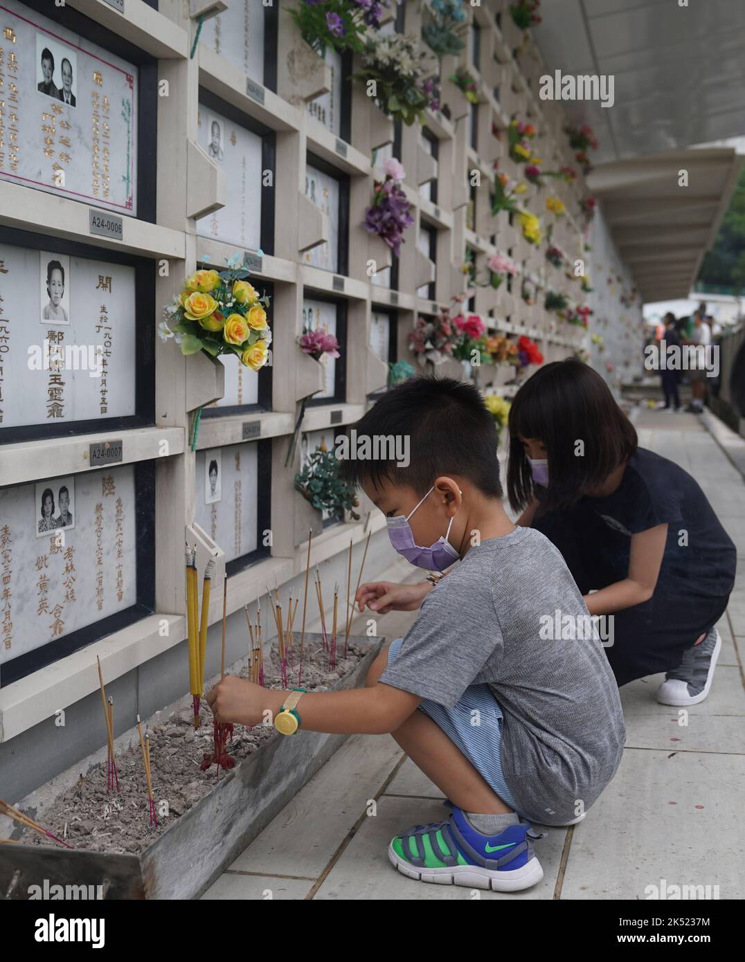 People pay respects to their ancestors at Chai Wan Cemetery on Chung ...