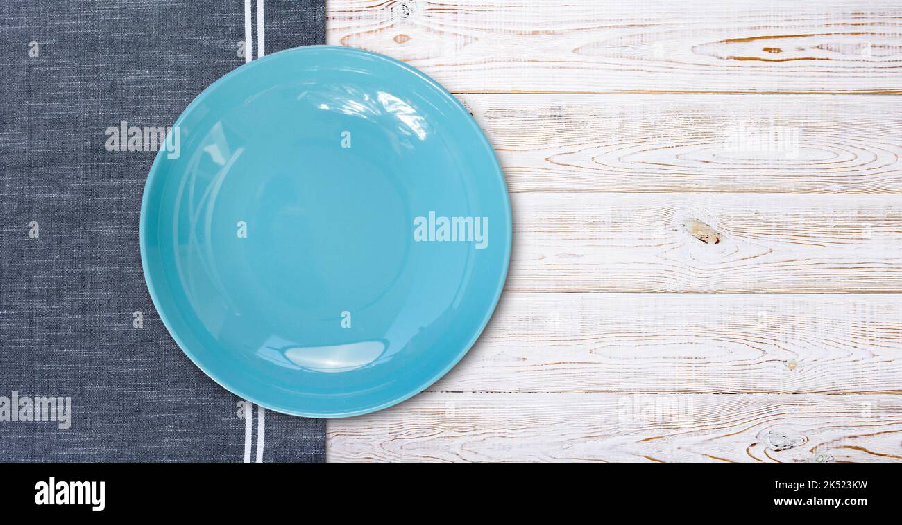 Empty light blue plate hi-res stock photography and images - Alamy