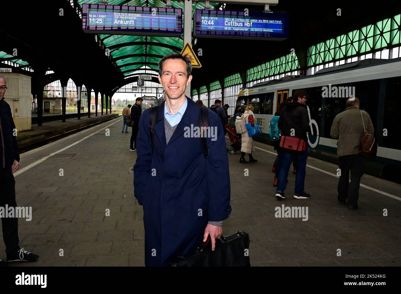 Philip Kiril Prinz von Preußen bei seiner Abreise auf dem Bahnhof ...