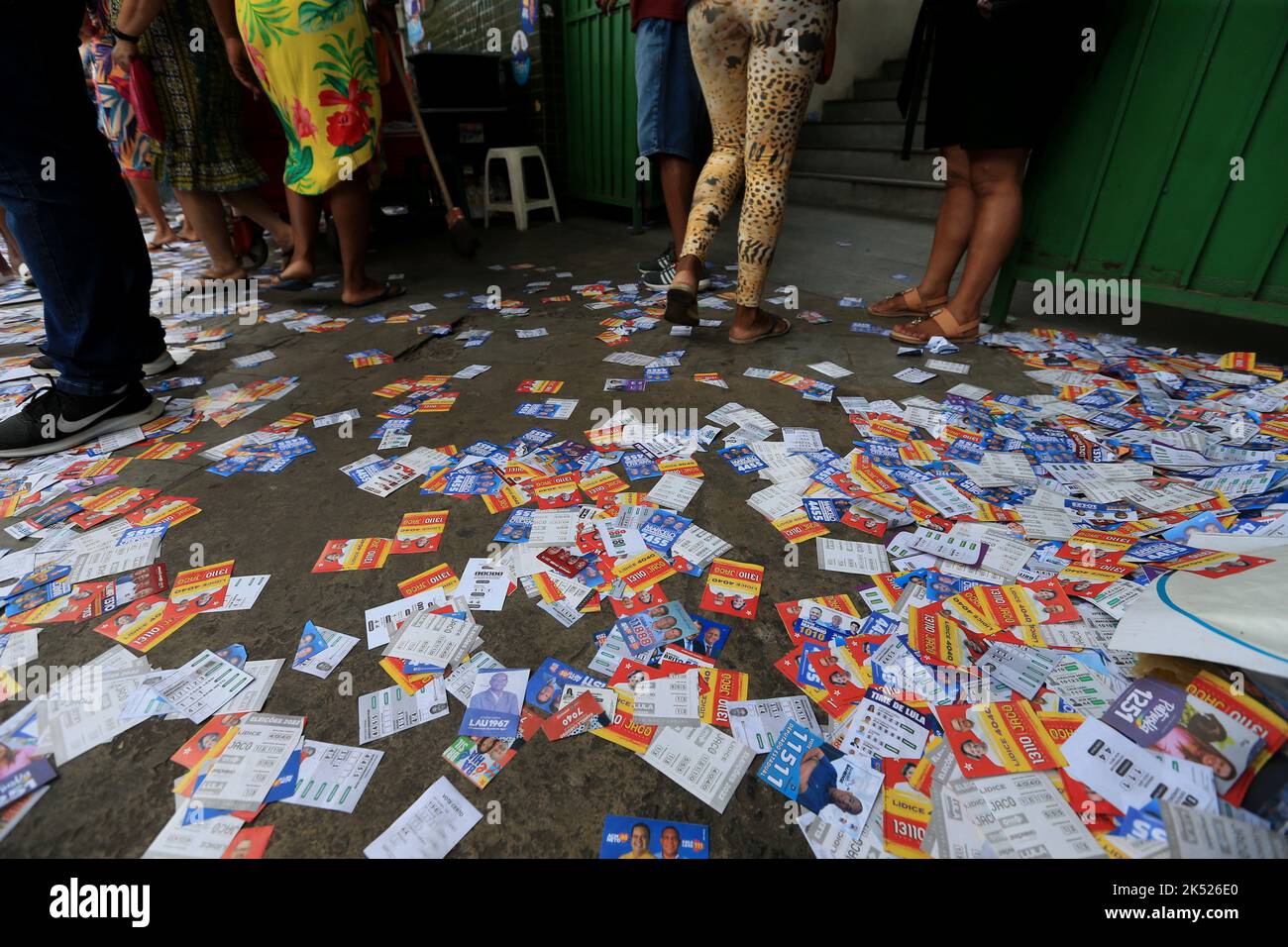 salvador, bahia, brazil - october 2, 2022: distribution of publicity ...
