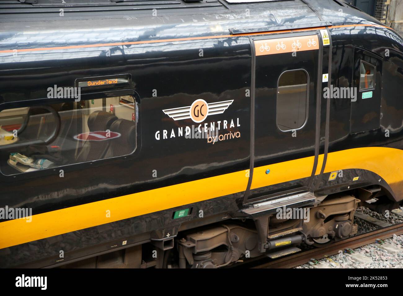 Arriva london rail hi-res stock photography and images - Alamy