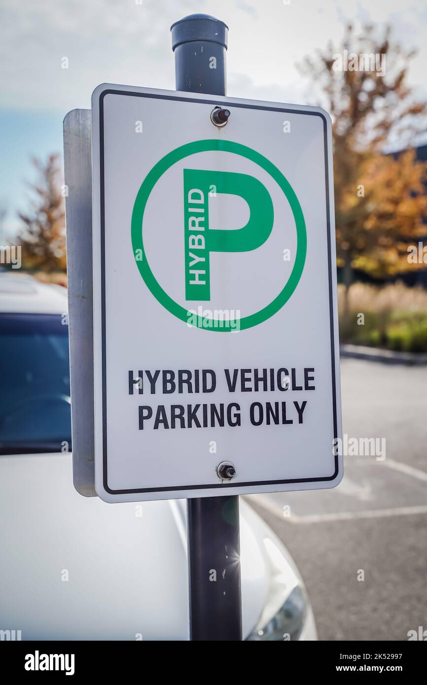 Hybrid vehicle parking sign hi-res stock photography and images - Alamy
