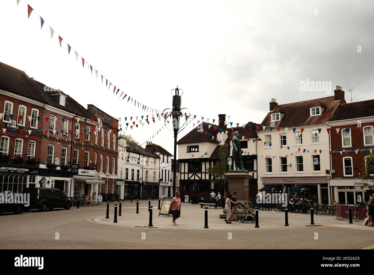 Romsey town centre hi-res stock photography and images - Alamy