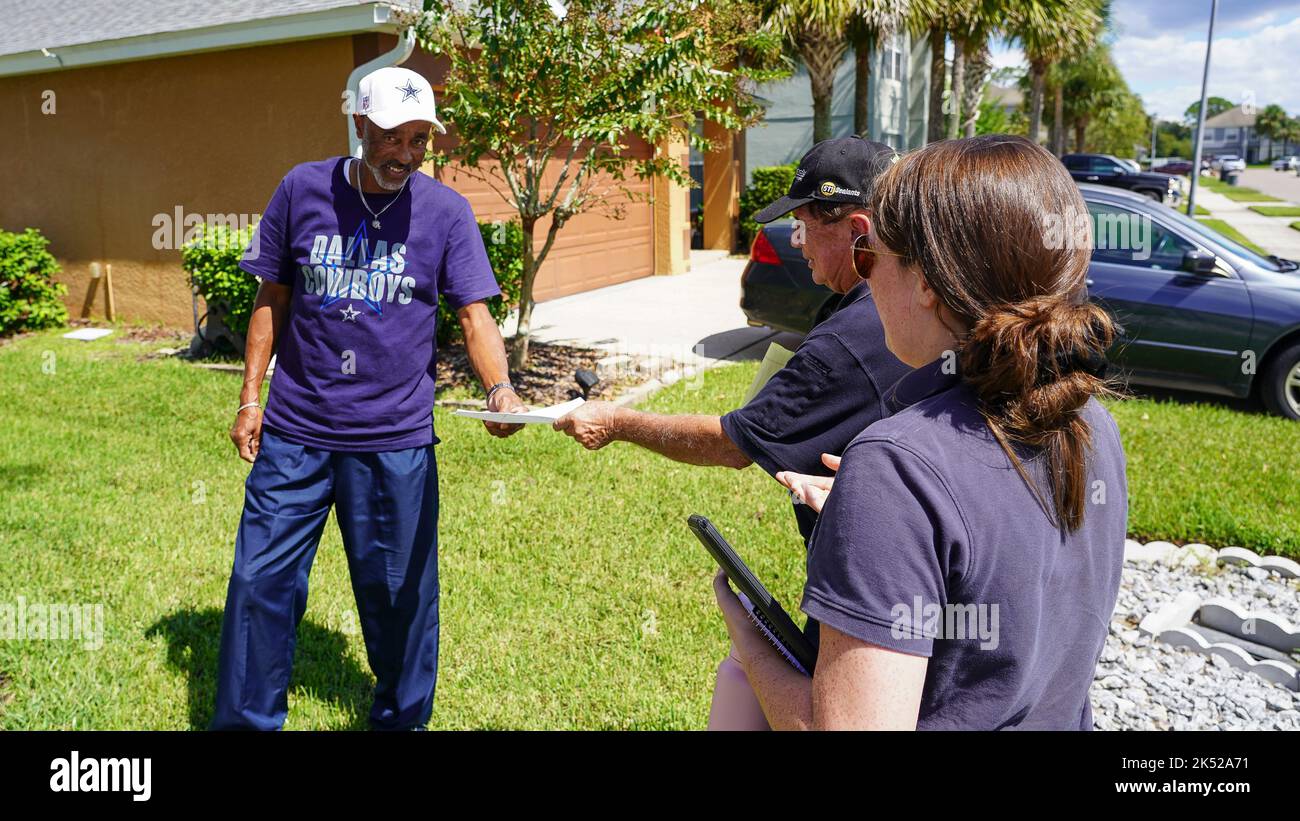 Sanford, FL, (Oct. 3, 2022)v- FEMA Disaster Survivor Assistants go door ...