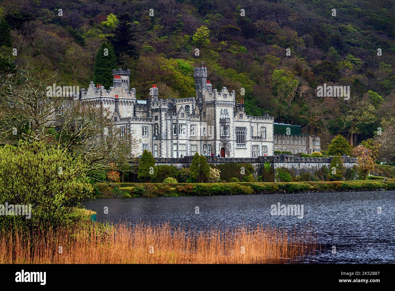 Kylemore Abbey Irland Stock Photo - Alamy