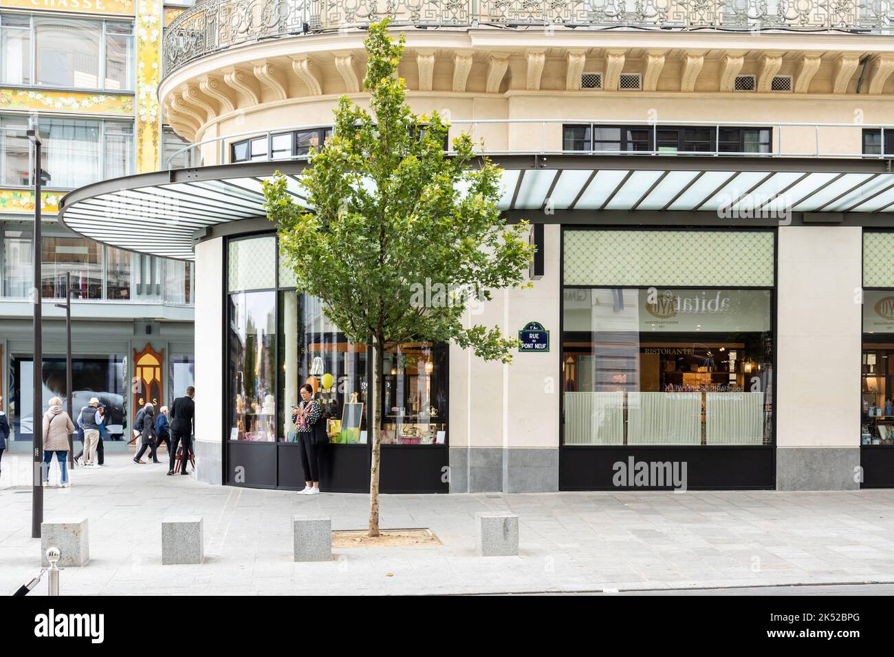 Cova Restaurant / Cafe, Cova Paris, 1 Rue du Pont Neuf, Paris, France ...