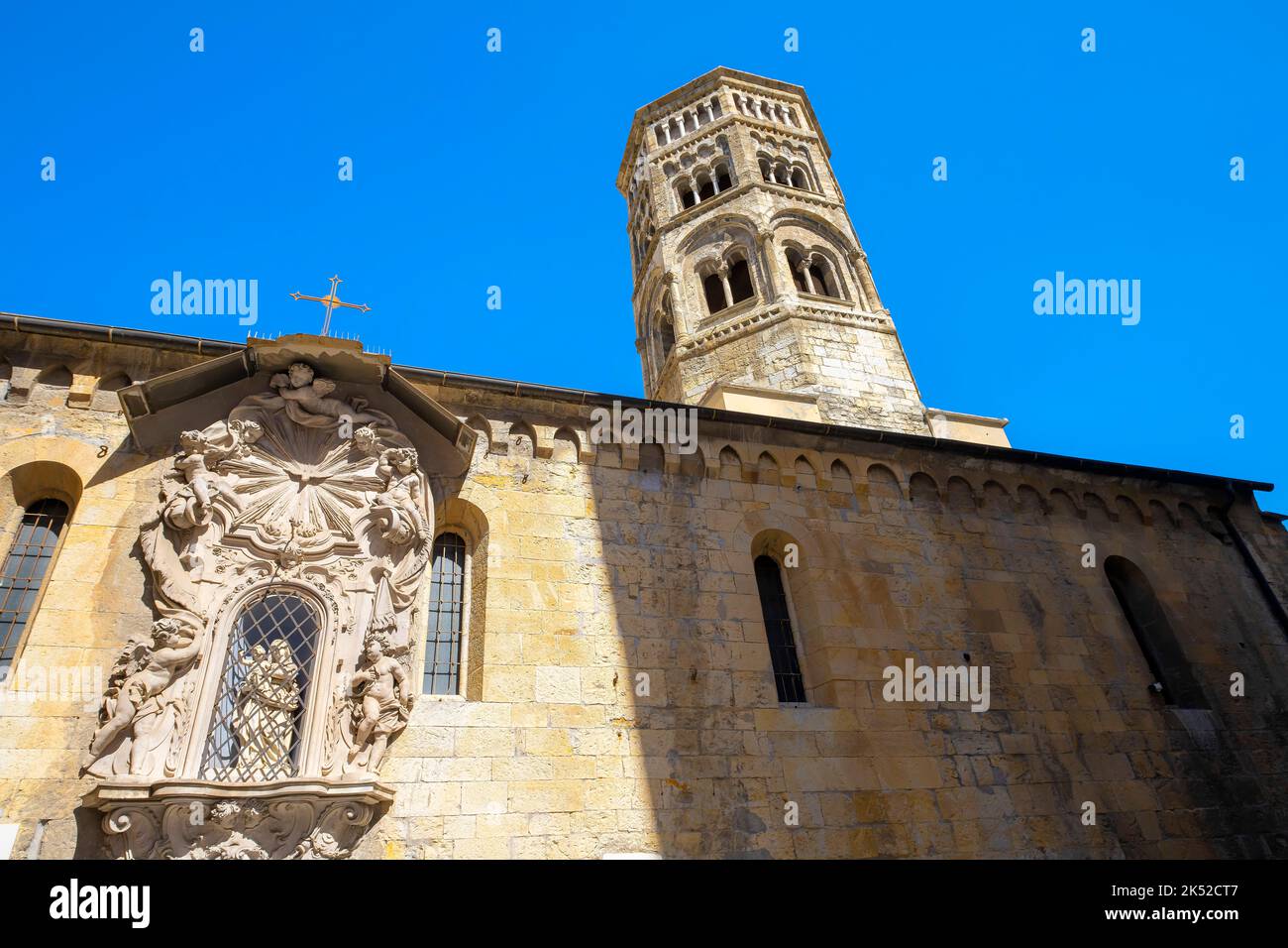 Italian style tower hi-res stock photography and images - Alamy