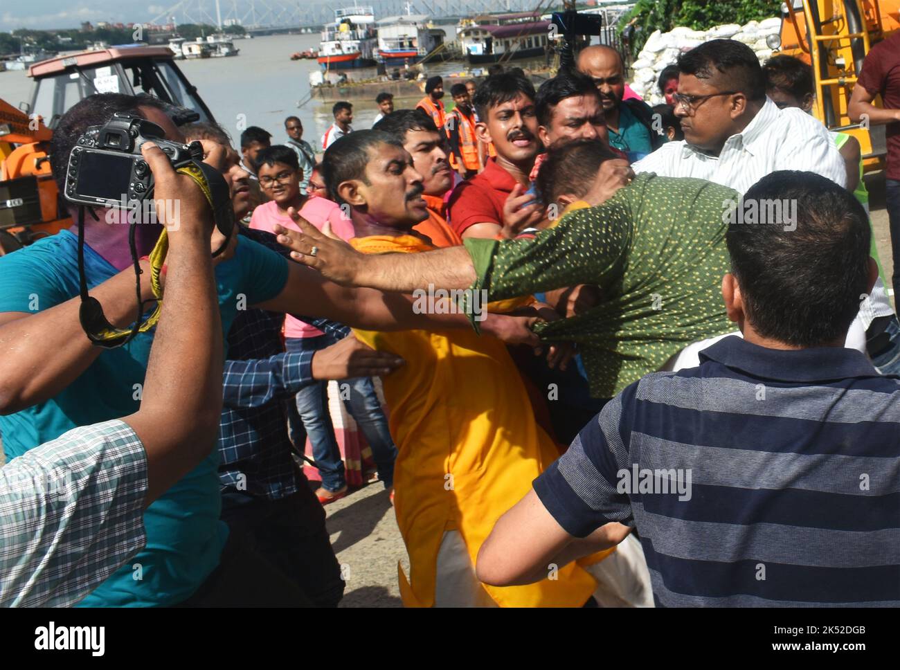 Kolkata, India. 05th Oct, 2022. People have beaten a KMC worker after ...