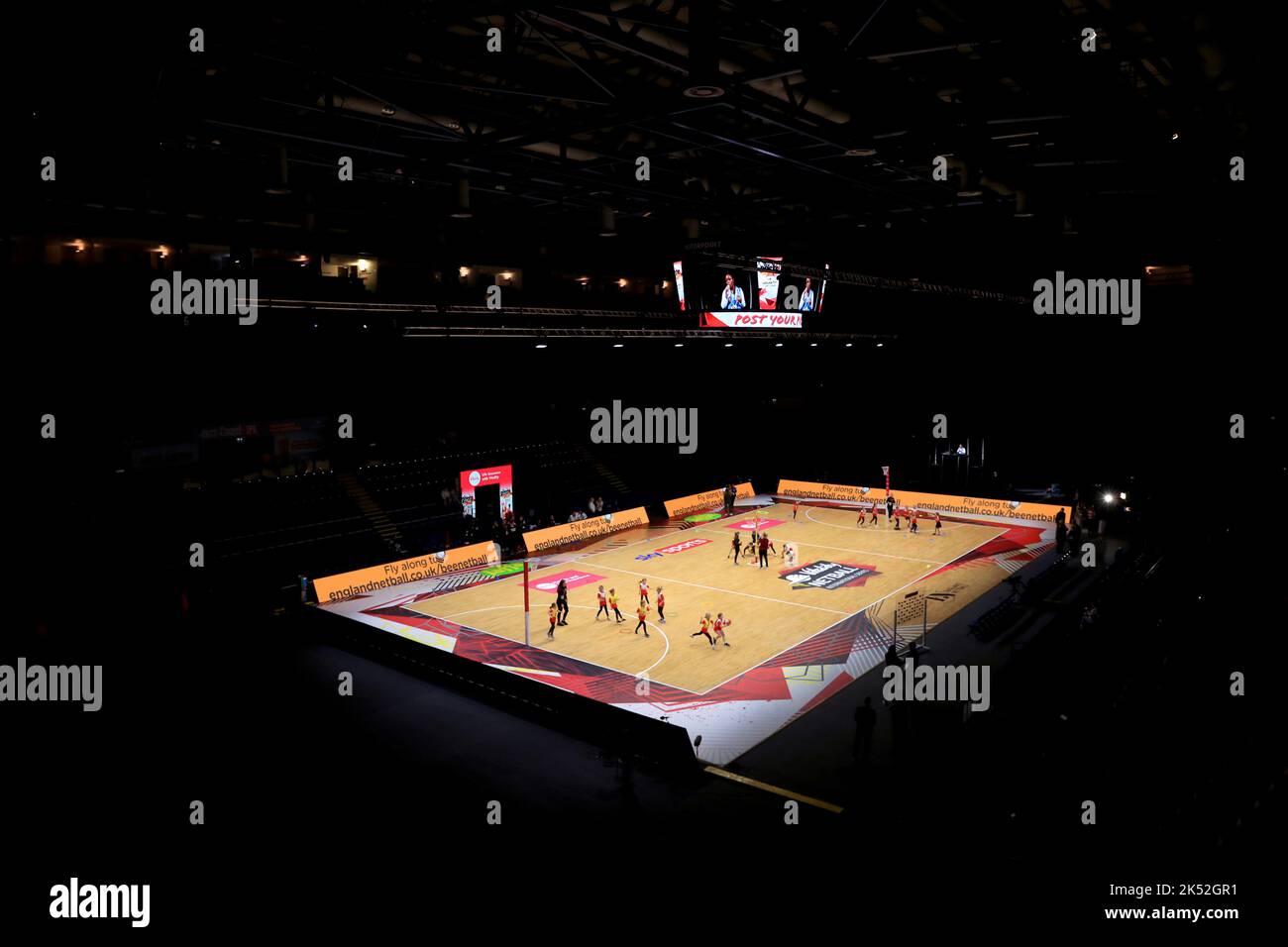 Children playing netball hi-res stock photography and images - Alamy