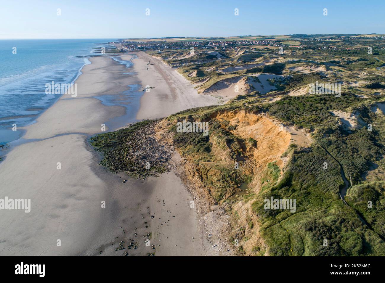 France, Pas de Calais, Wimereux, pointe aux oies, landslide of a piece ...