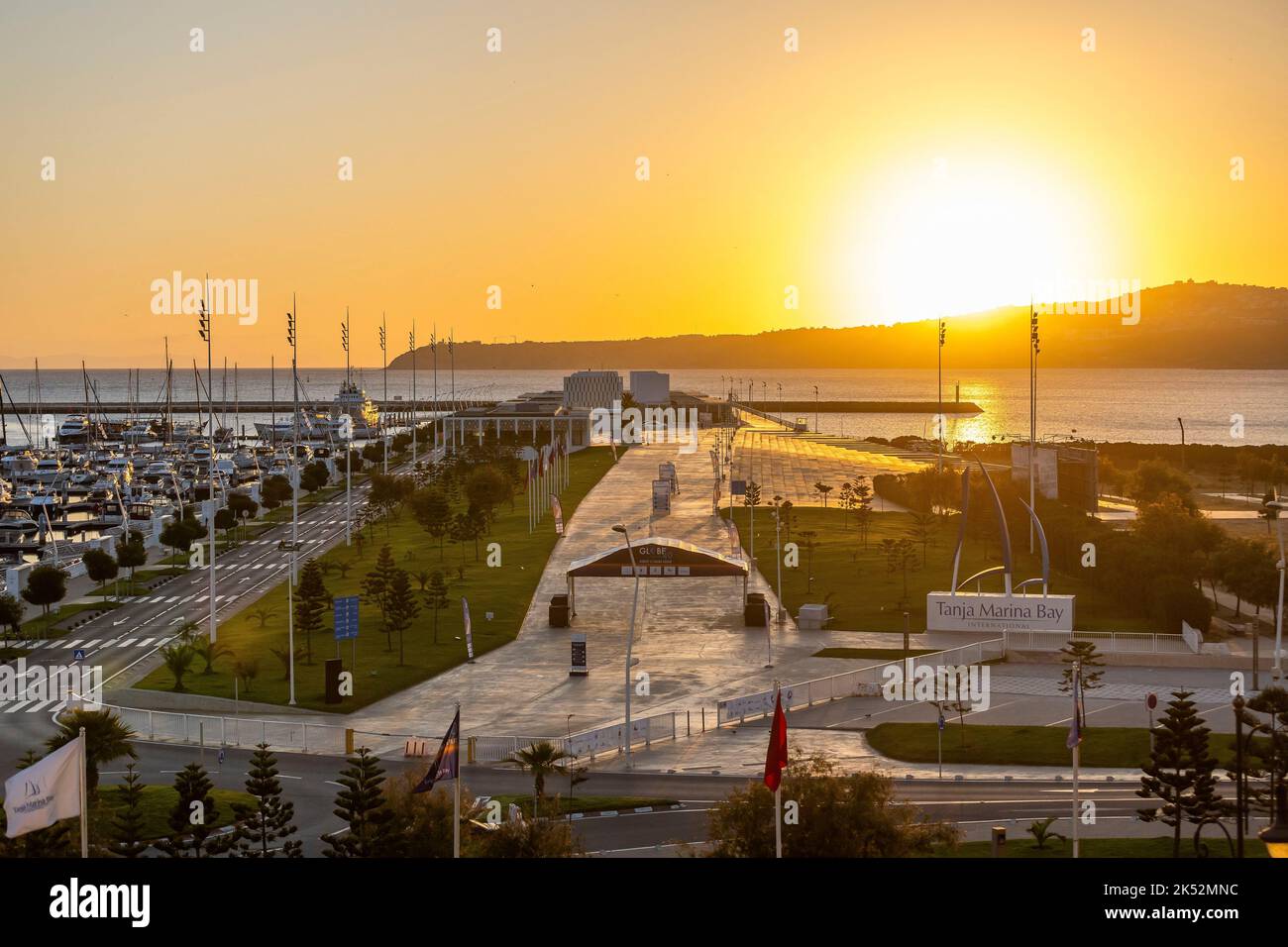 Maroc, région de Tanger-Tétouan, Tanger, sunset on Tanja Marina Bay ...