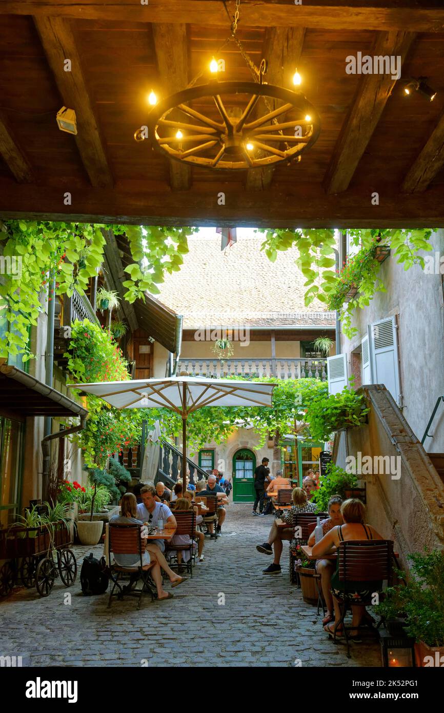France, Haut-Rhin (68), route des vins d'Alsace, Bergheim, ancienne ...