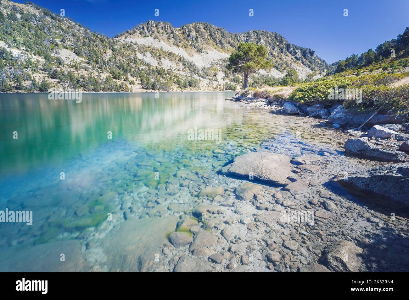 France, Hautes-Pyrenees, Lake of Aumar Stock Photo - Alamy