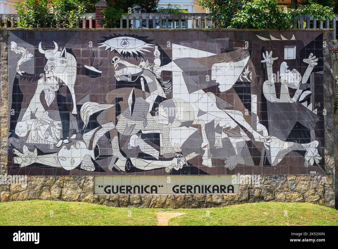 Guernica picasso people hi-res stock photography and images - Alamy