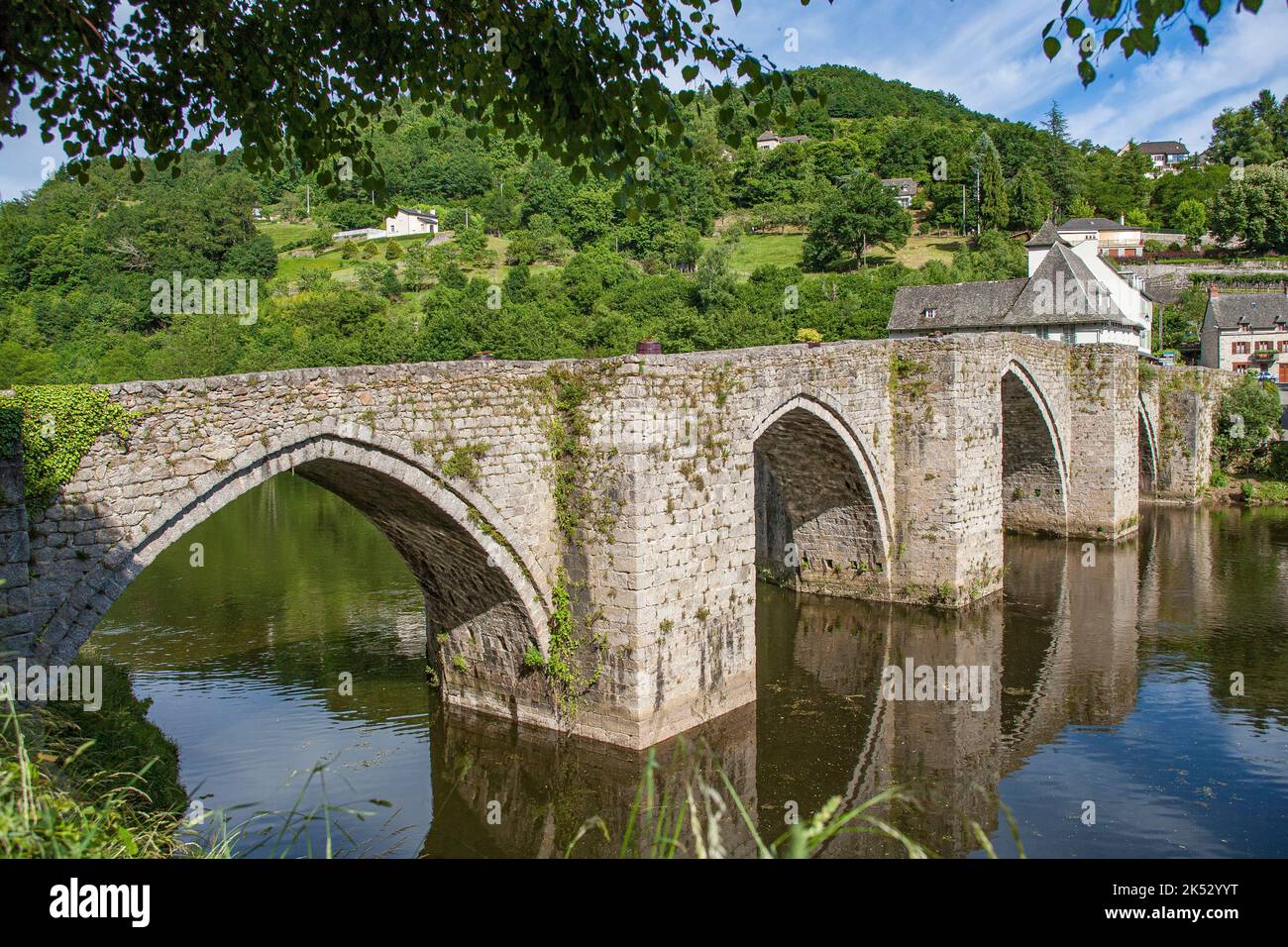 France, Aveyron, Entraygues-sur-Truyere, the bridge over the Truyere ...
