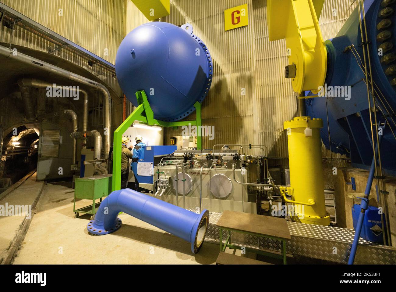 Valve chamber hi-res stock photography and images - Alamy