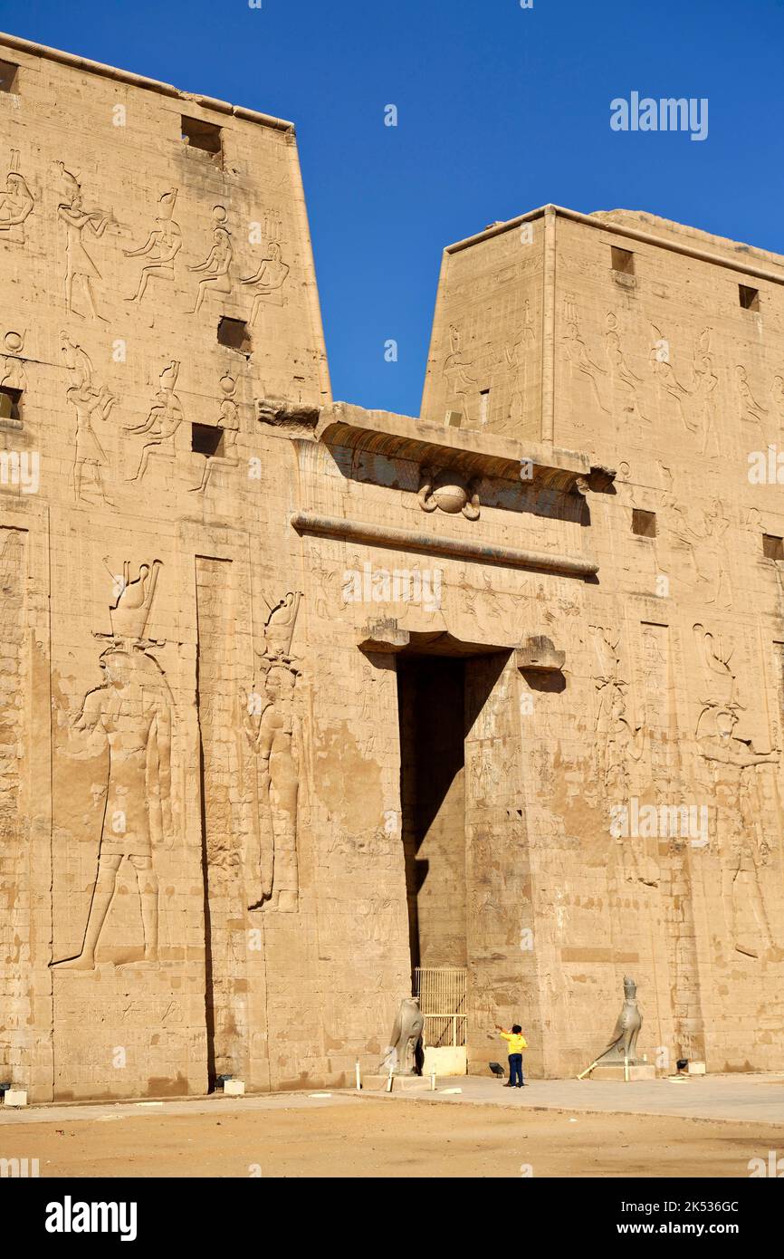 Egypt, Upper Egypt, Nile Valley, Edfu, temple dedicated to Horus God ...