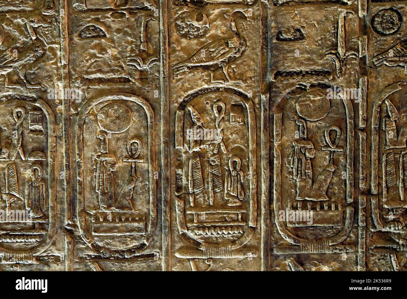 Egypt, Middle Egypt, Nile Valley, Abydos, temple of Seti 1, low reliefs ...